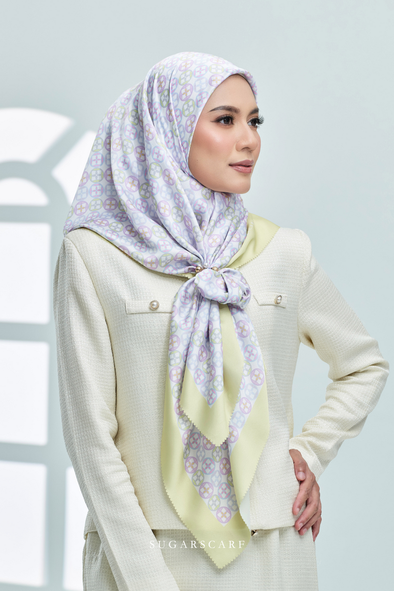 ( Square ) AS-IS Girl Boss Mixed Satin Silk Scarf ( Learning ) – Sugarscarf